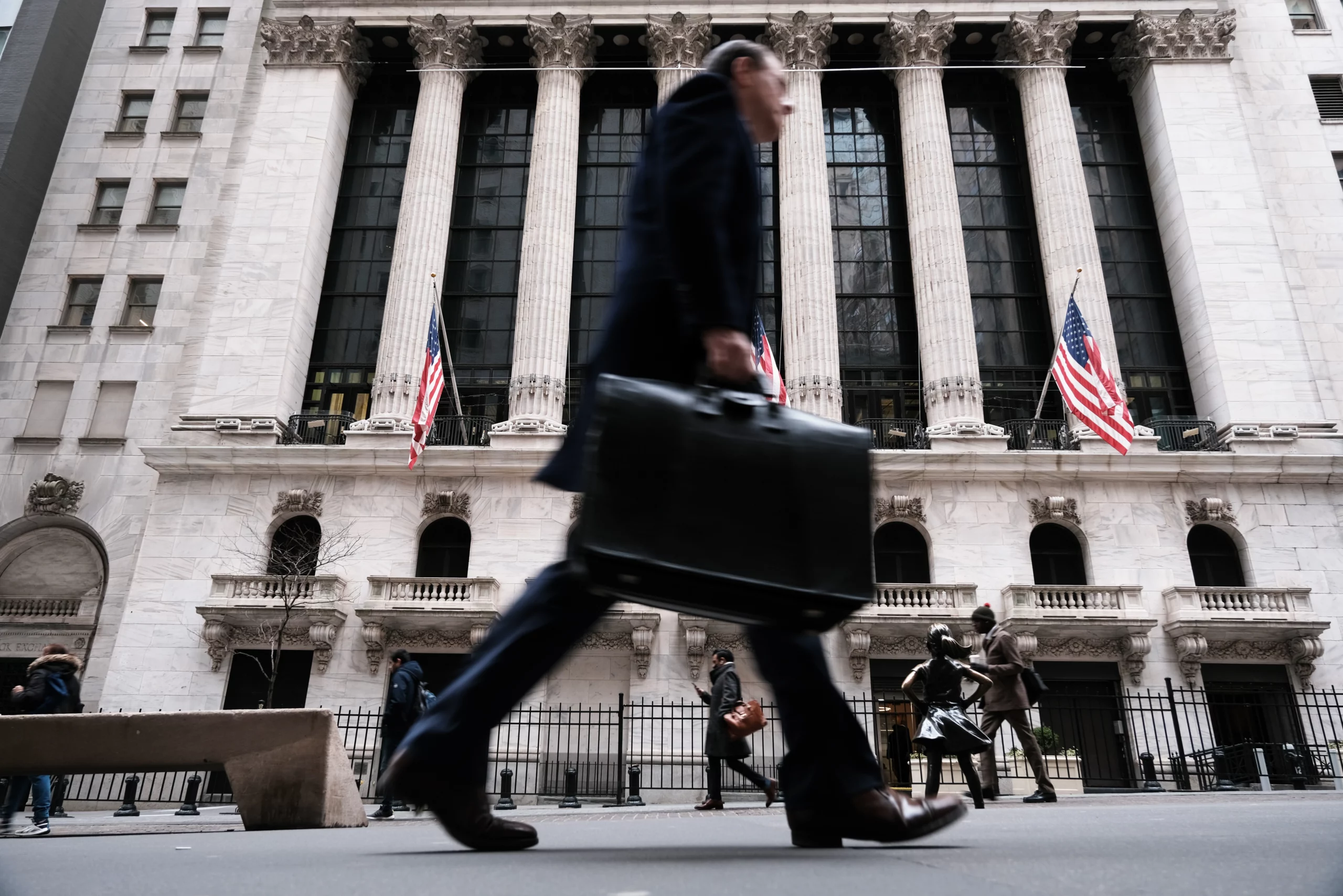 Institutional Investors Still Cautious Over DeFi—Report | CCN.com