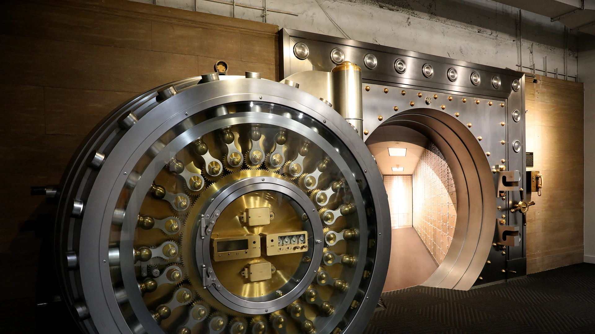 Binance Reserves Plummet By $8B: What's Happening?