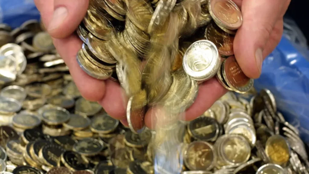 Stablecoins and Volatile Currencies: Why Pegging Could Be a Dangerous ...